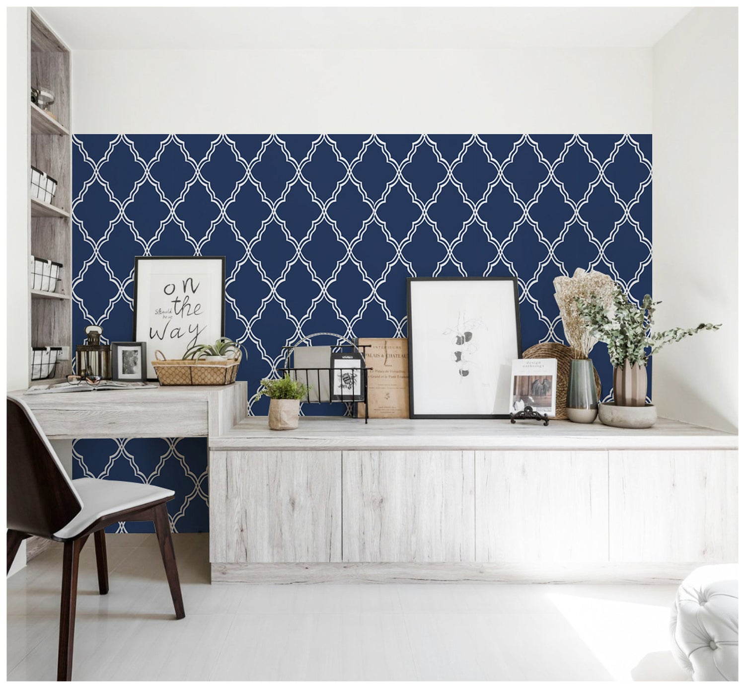 Elegant Classic Blue and White Moroccan Pattern Wallpaper
